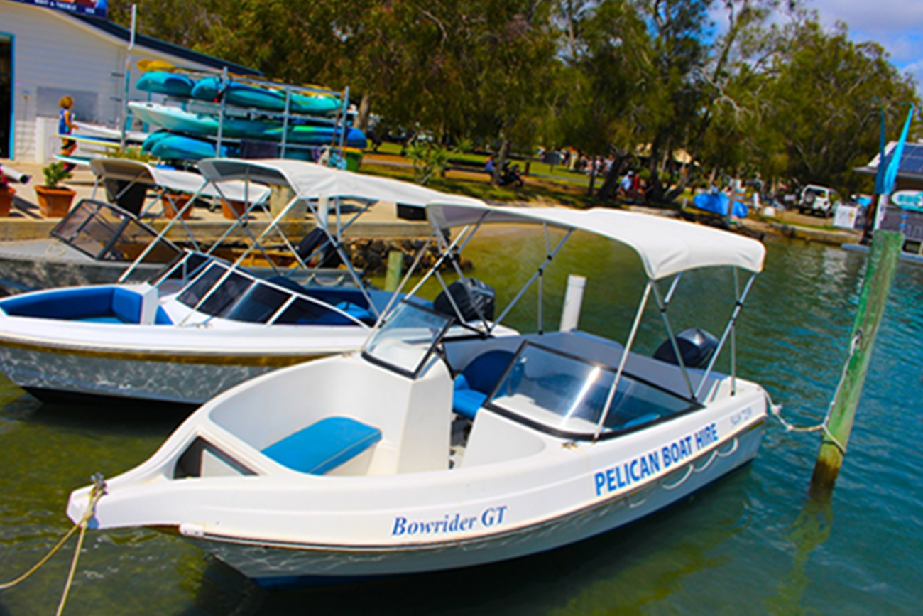 Bowrider - Large 8 People - Pelican Boat Hire
